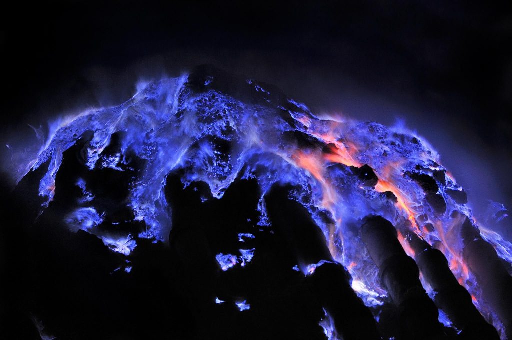 Stunning electric-blue light erupt from volcanoes - kobi lighting studio
